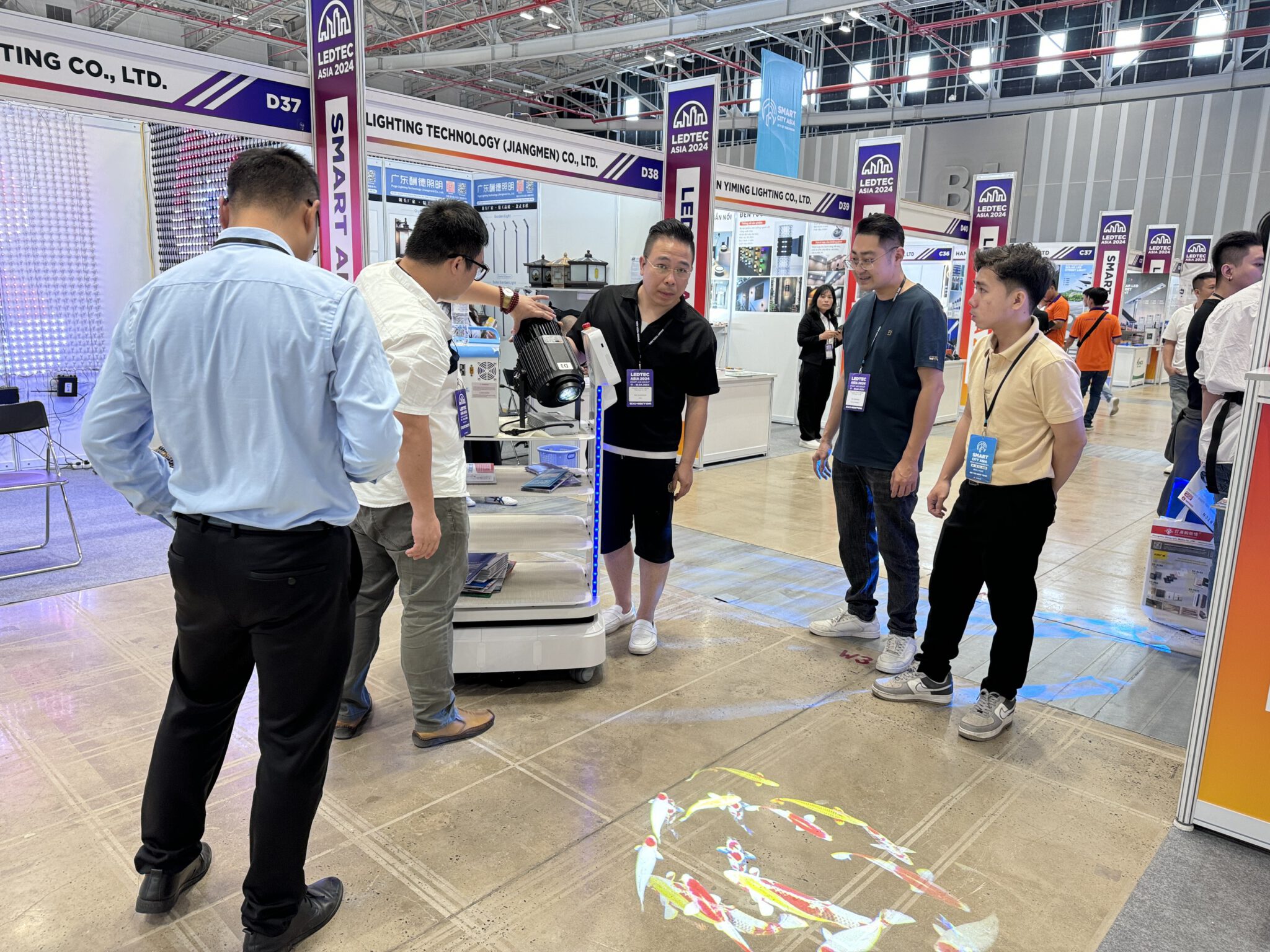 DIGICORP LAUNCHES A SERIES OF ROBOT PRODUCTS AT THE SMART CITY ASIA ...