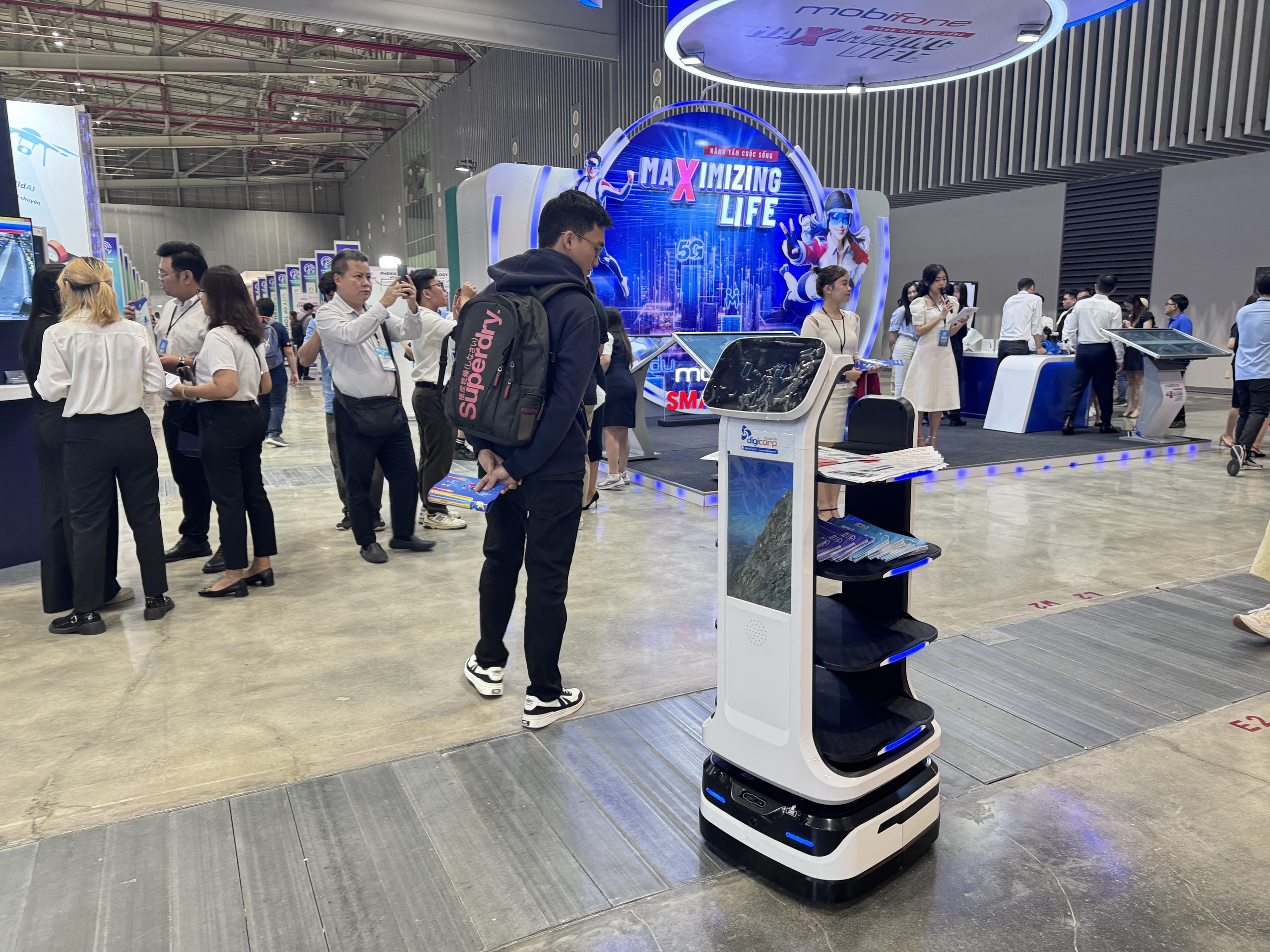 DIGICORP CHO RA MẮT MỘT LOẠT SẢN PHẨM ROBOT TẠI TRIỂN LÃM SMART CITY ...