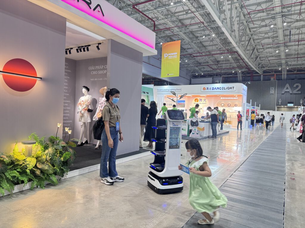 DIGICORP CHO RA MẮT MỘT LOẠT SẢN PHẨM ROBOT TẠI TRIỂN LÃM SMART CITY ...